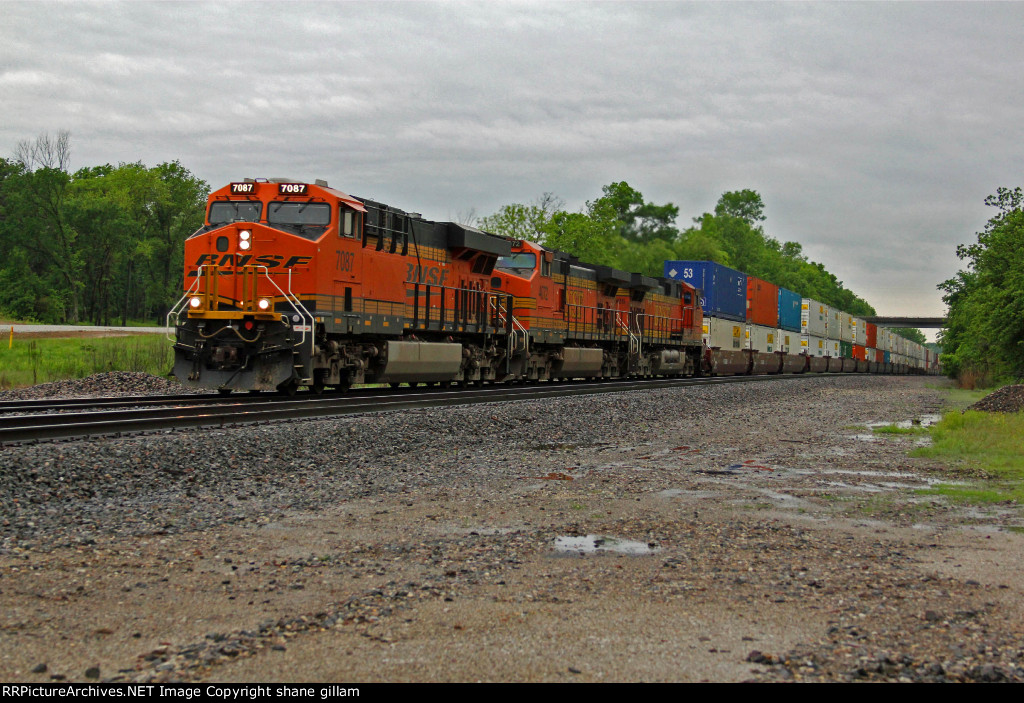 BNSF 7087 Charges EB with a stack train!